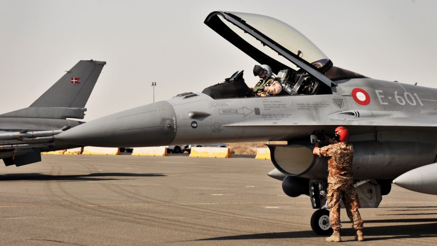 Danske fly har kastet 217 bomber | Arbejderen