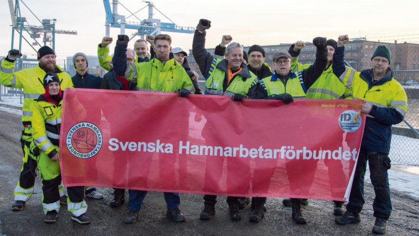 Arbejdsgiver bøjer sig for de svenske havnearbejdere | Arbejderen