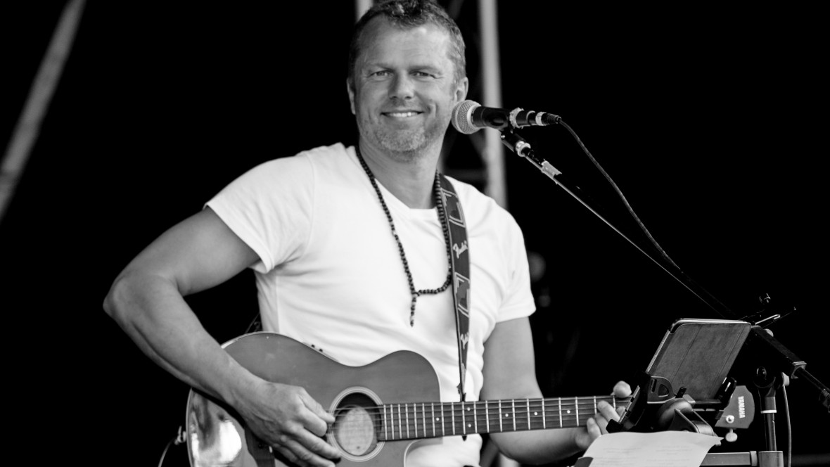 Dansk musiker dedikerer sang til fredsbevægelse i USA | Arbejderen